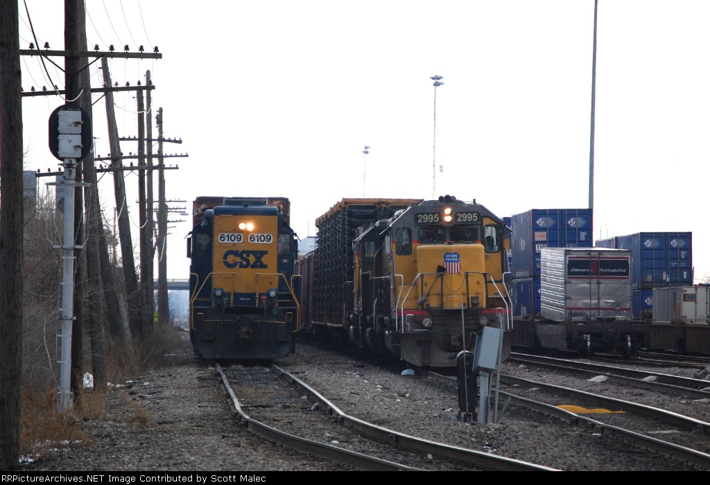 CSX 6109 & UP 2995